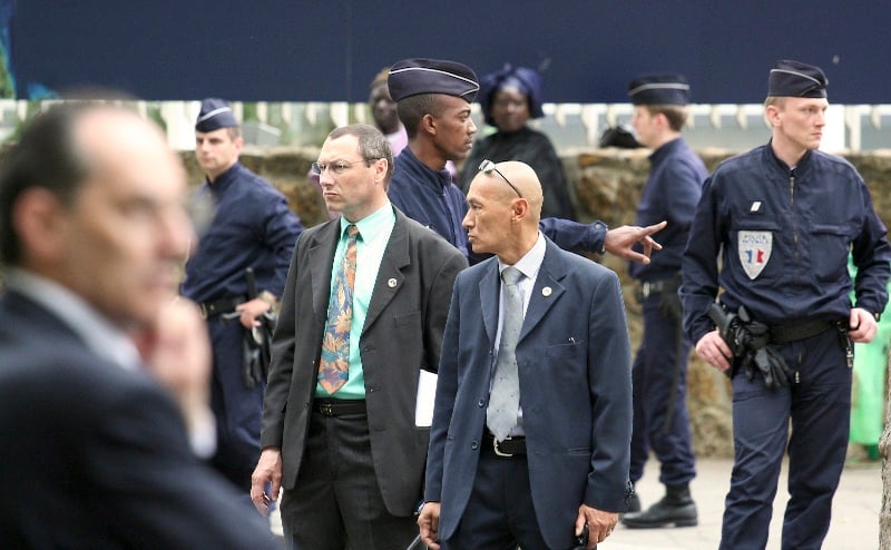 Private guards outnumber policemen in seven EU countries – EUobserver