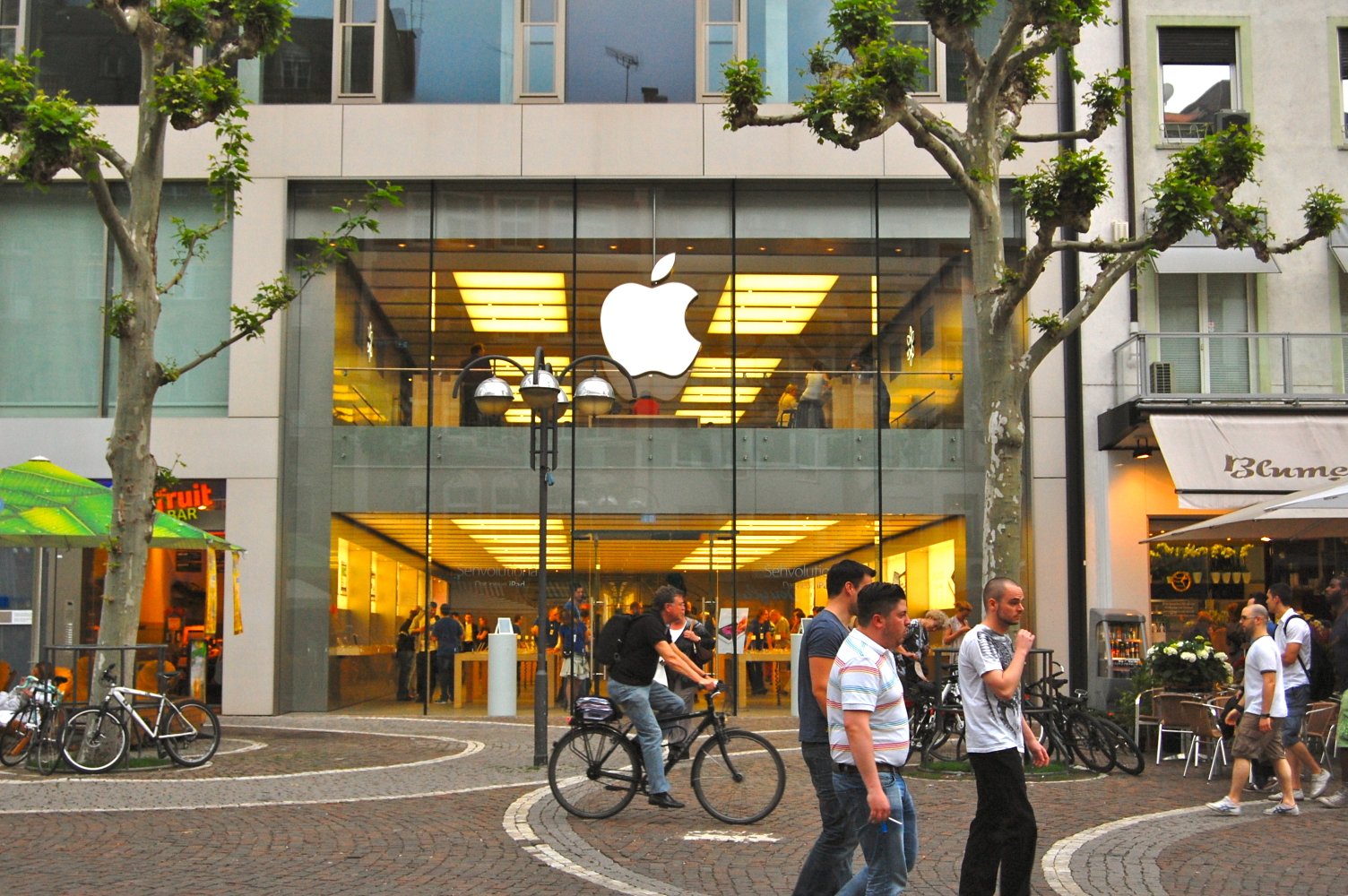 Apple and Meta face first-ever EU tech-rule fines – EUobserver