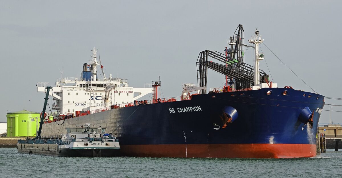 Russian fossil-fuel revenue plunges as ‘shadow fleet’ oil increases ...
