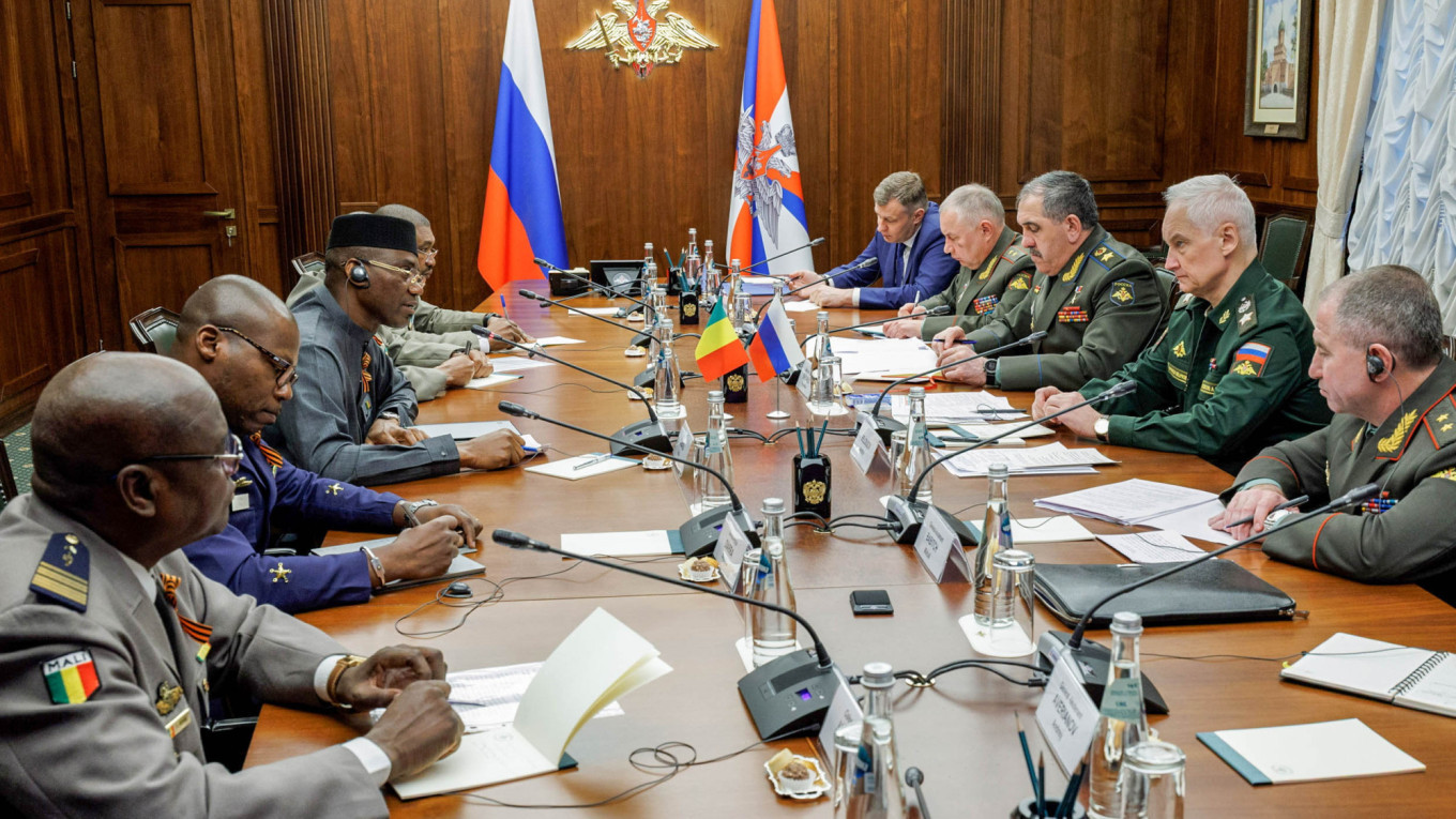 Russia lost a town and a helicopter in Mali. It cannot handle two ...